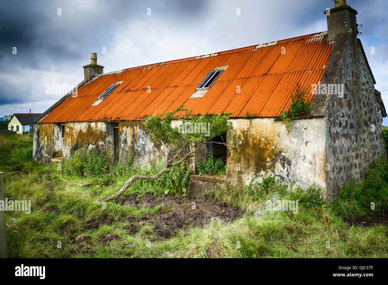 Old scottish cottage hi-res stock photography and images - Alamy