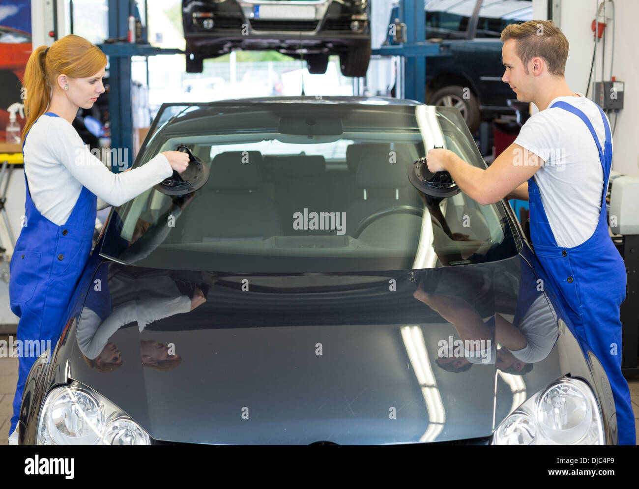Windscreen repair replacement hi-res stock photography and images - Alamy
