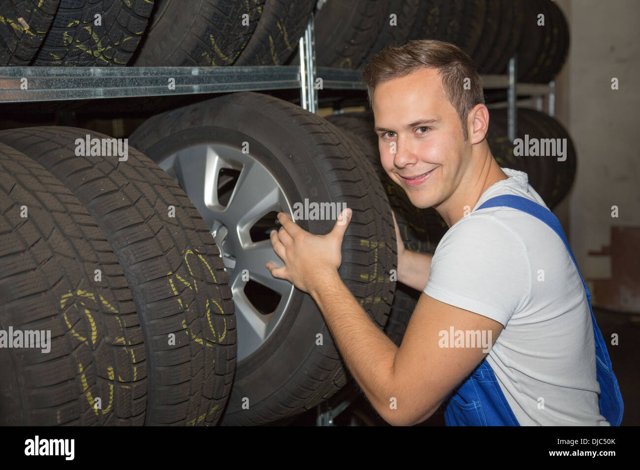 Felloe tire change tyre man hi-res stock photography and images - Alamy