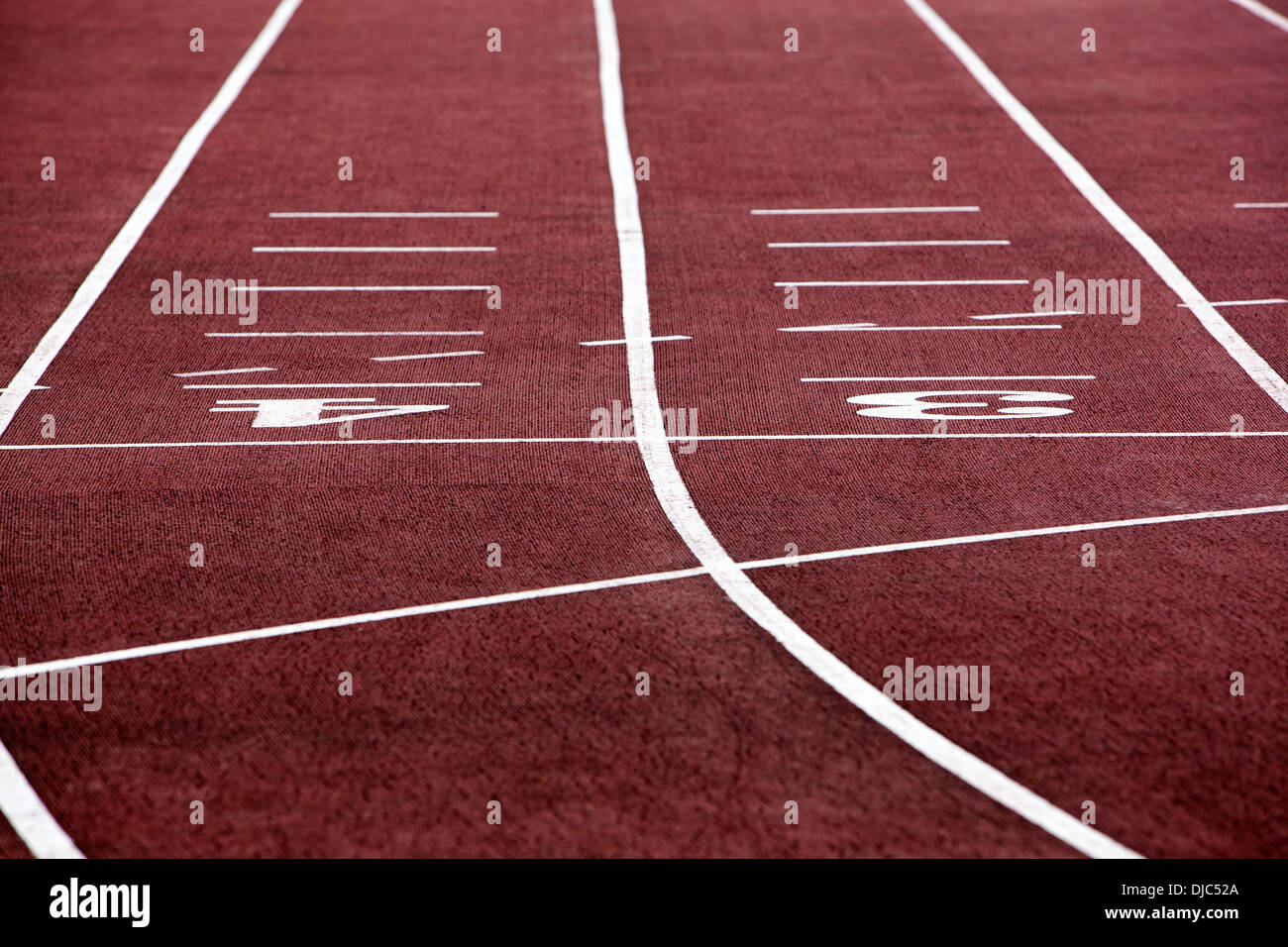 Start line athletics track hi-res stock photography and images - Alamy