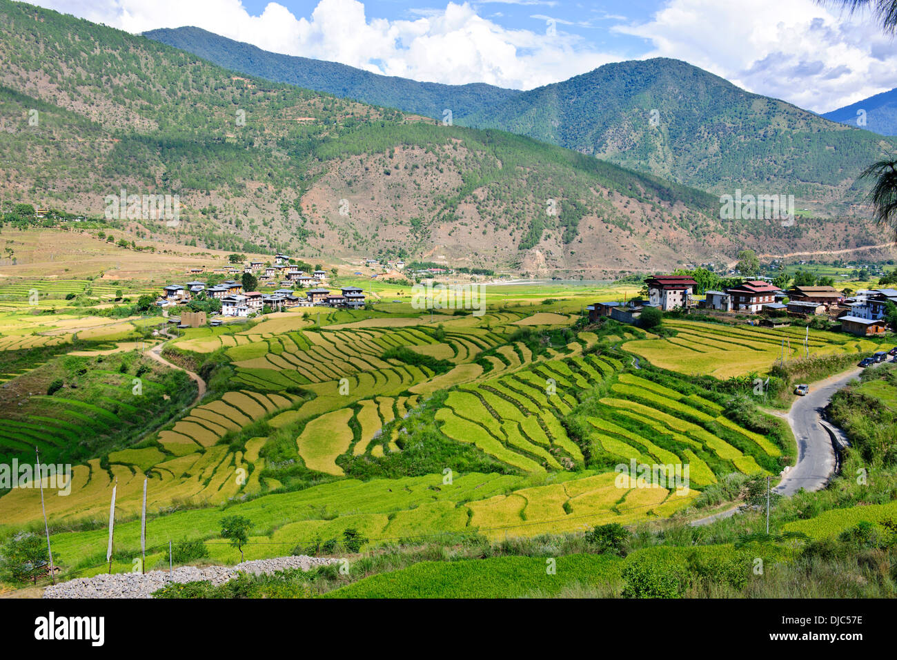 Bhutan snow covered hills hi-res stock photography and images - Alamy