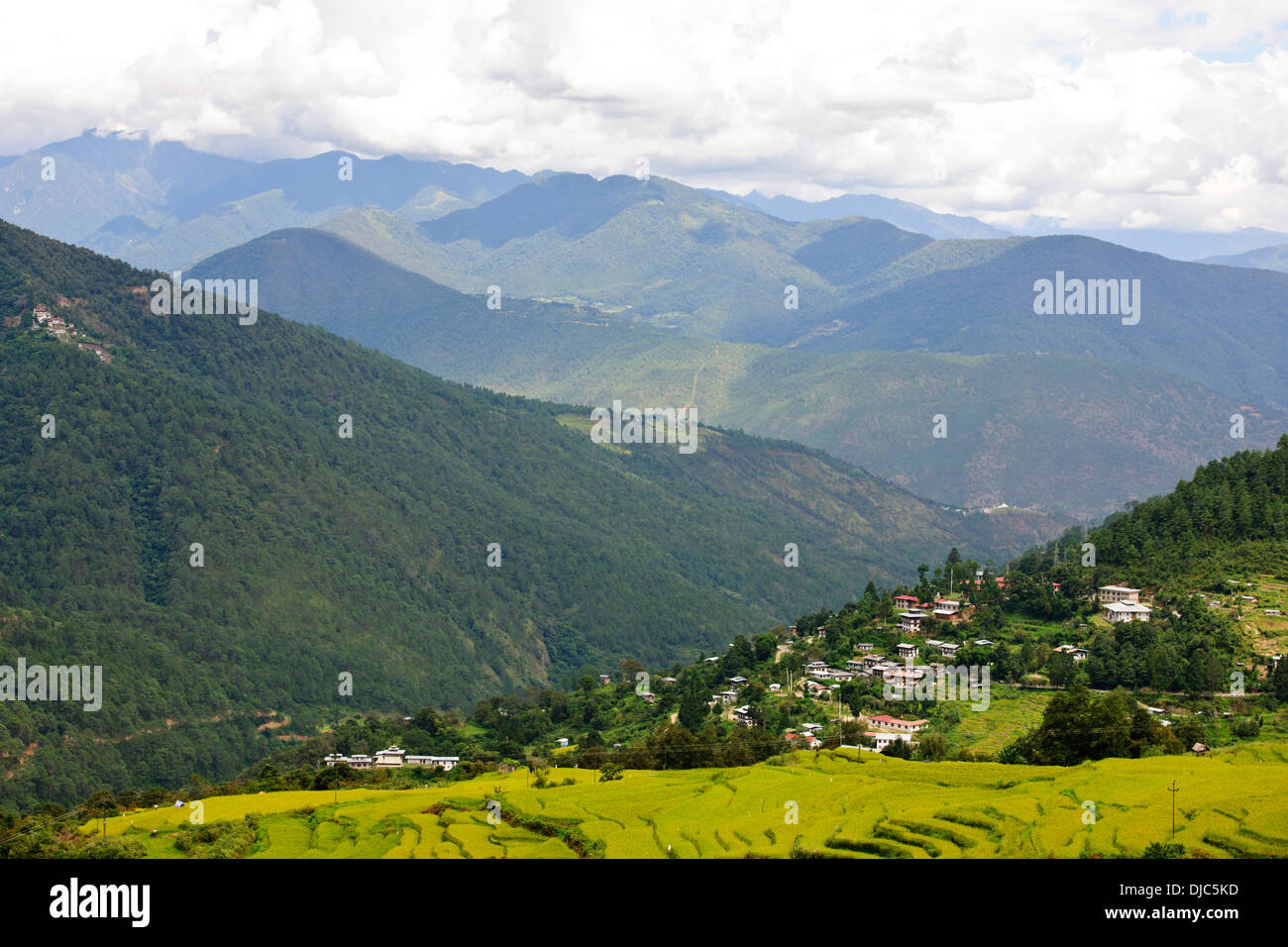 Bhutan snow covered hills hi-res stock photography and images - Alamy