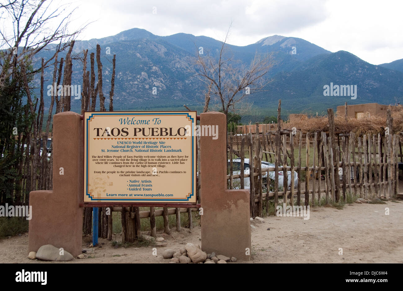 Welcome sign to Taos pueblo, new mexico, USA Stock Photo - Alamy
