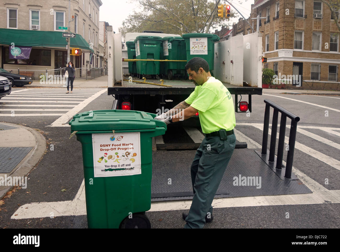 Compost recycling bins hi-res stock photography and images - Alamy