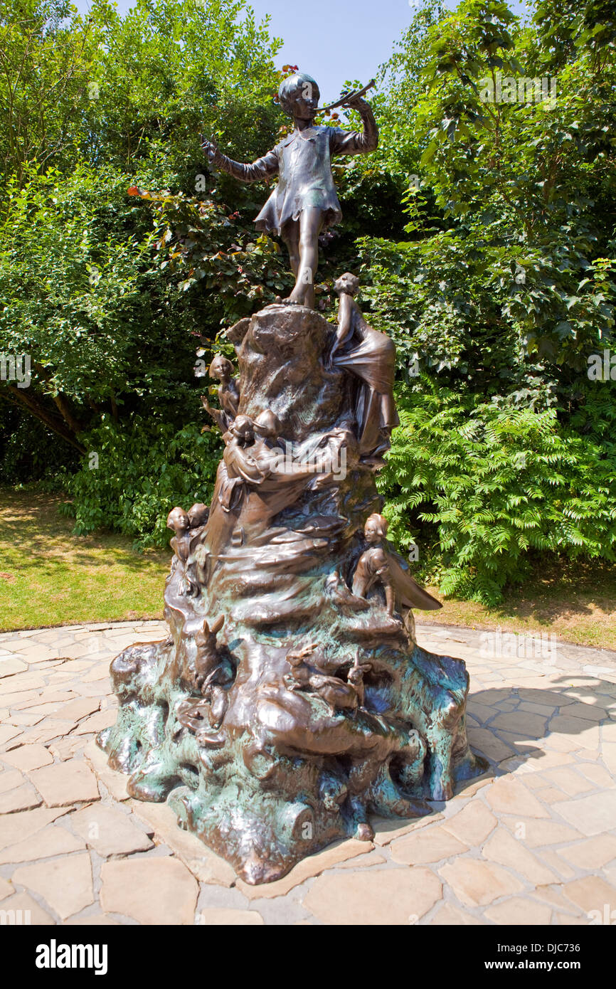 Peter pan statue hi-res stock photography and images - Alamy
