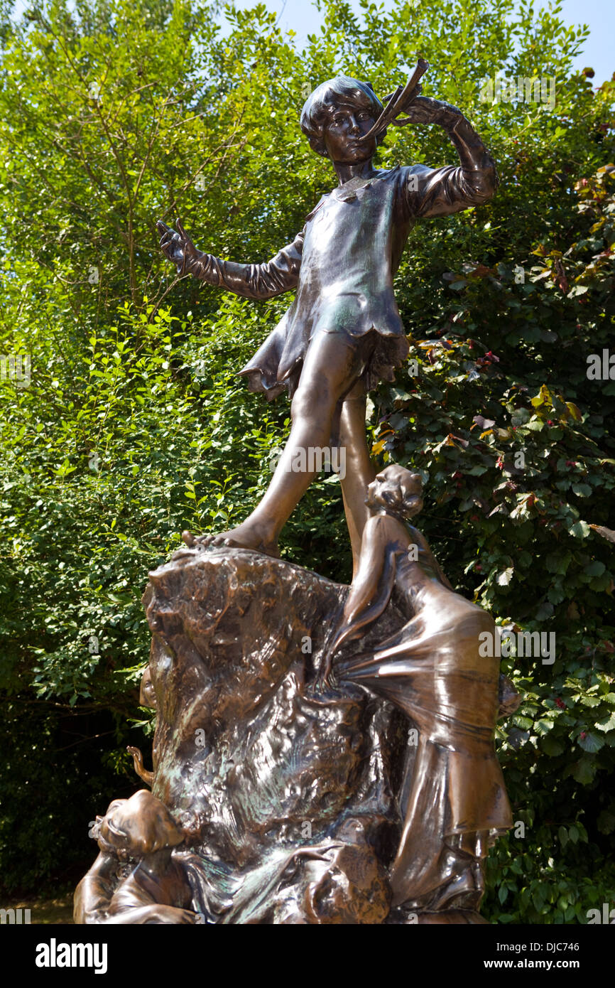 Peter pan statue hi-res stock photography and images - Alamy
