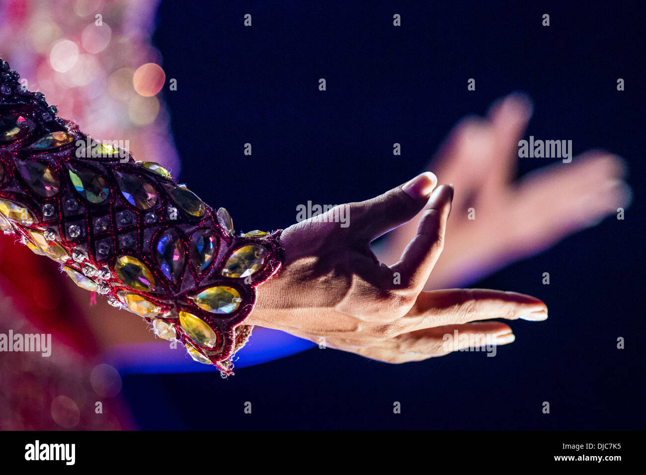 Bangkok, Thailand. 22nd Nov, 2013. A dancer with the Prathom Bunteung ...