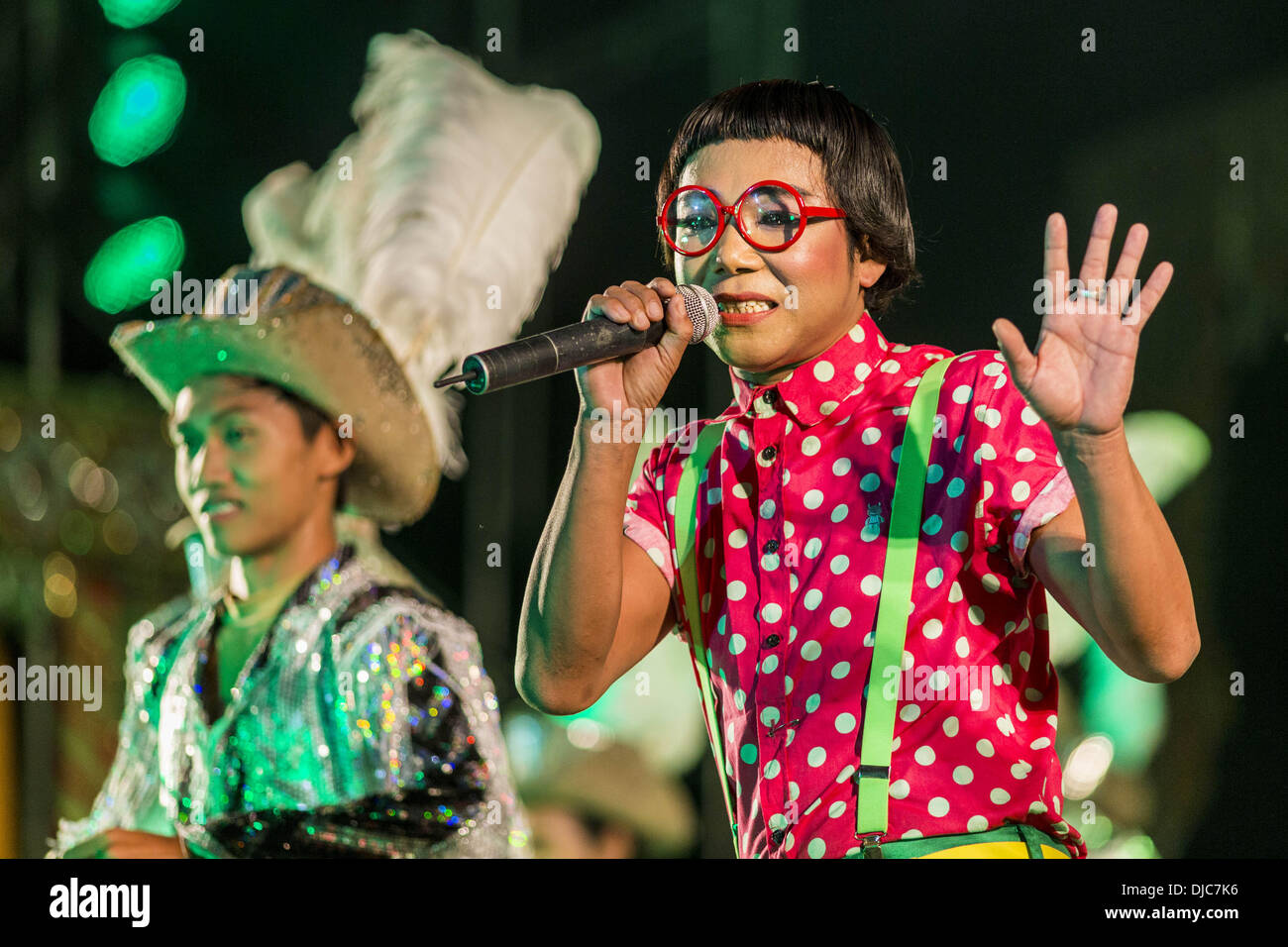 Bangkok, Thailand. 23rd Nov, 2013. The Prathom Bunteung Silp mor lam ...
