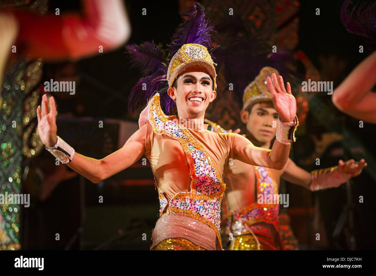 Bangkok, Thailand. 23rd Nov, 2013. The Prathom Bunteung Silp mor lam ...