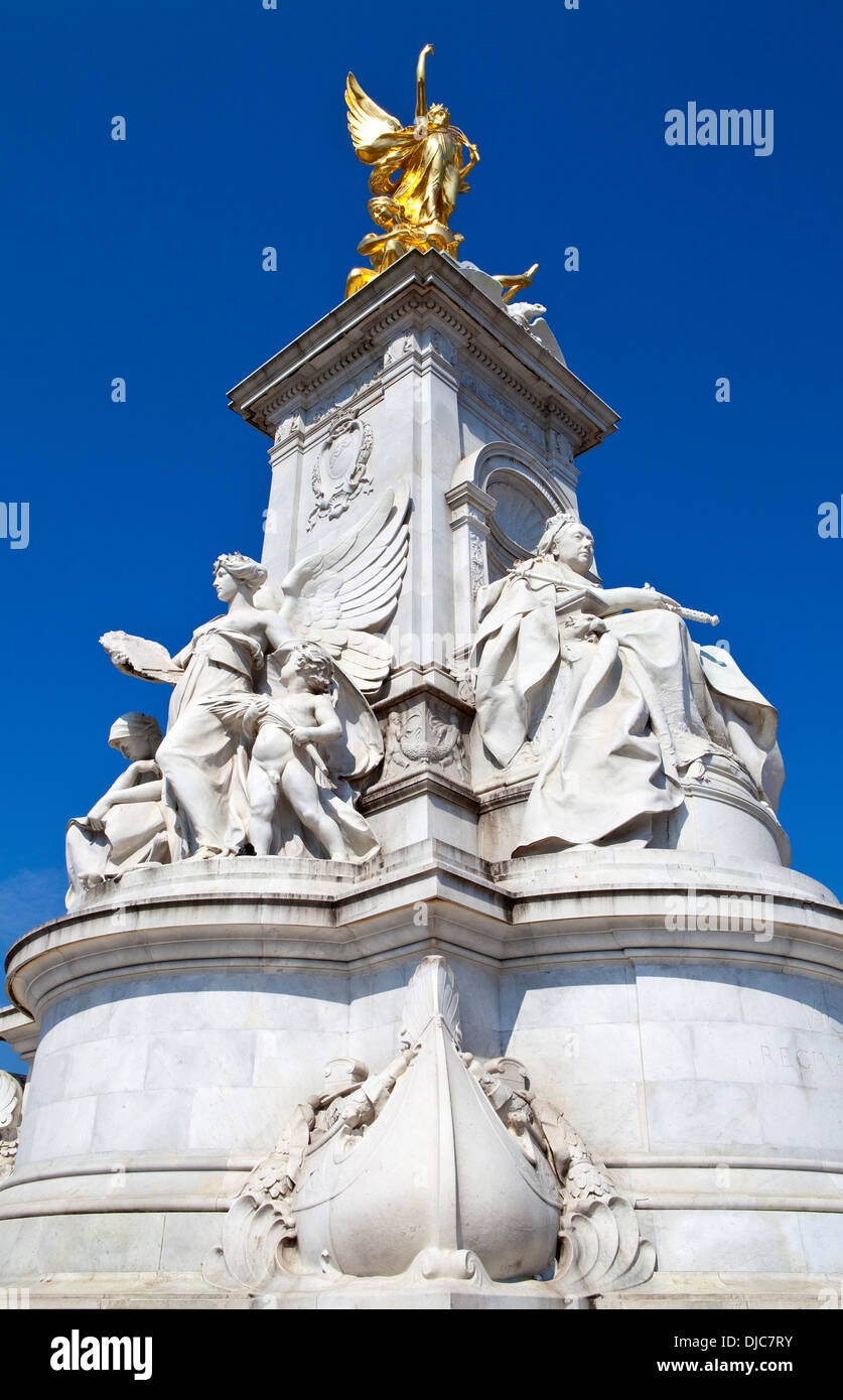 The Victoria Memorial in London Stock Photo - Alamy