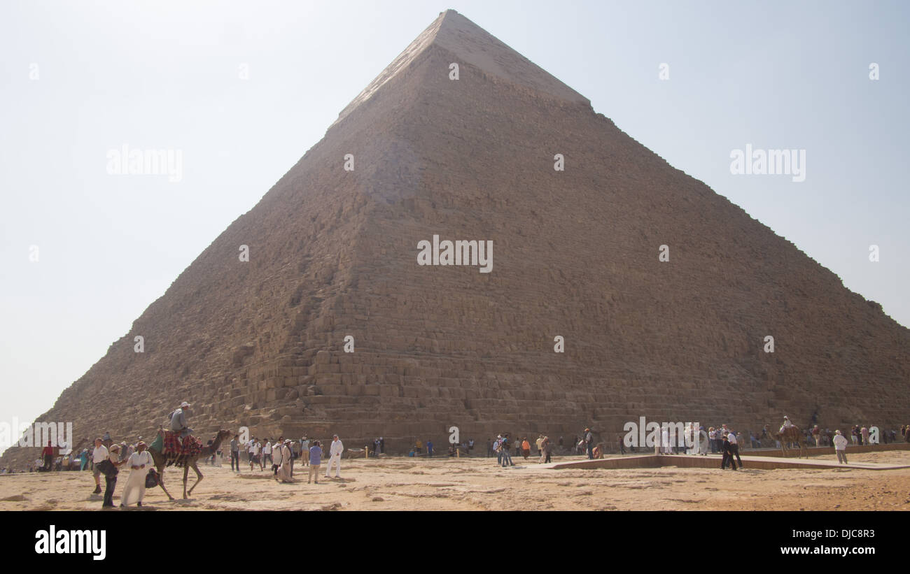 Pyramid of khephre hi-res stock photography and images - Alamy