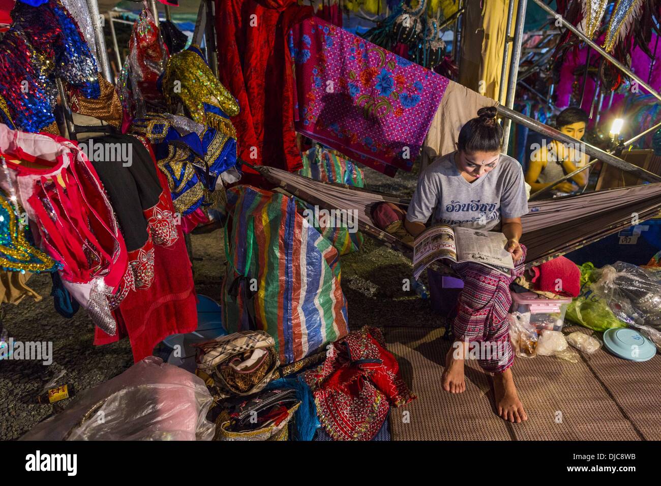 Bangkok, Thailand. 22nd Nov, 2013. A performer with the Prathom ...