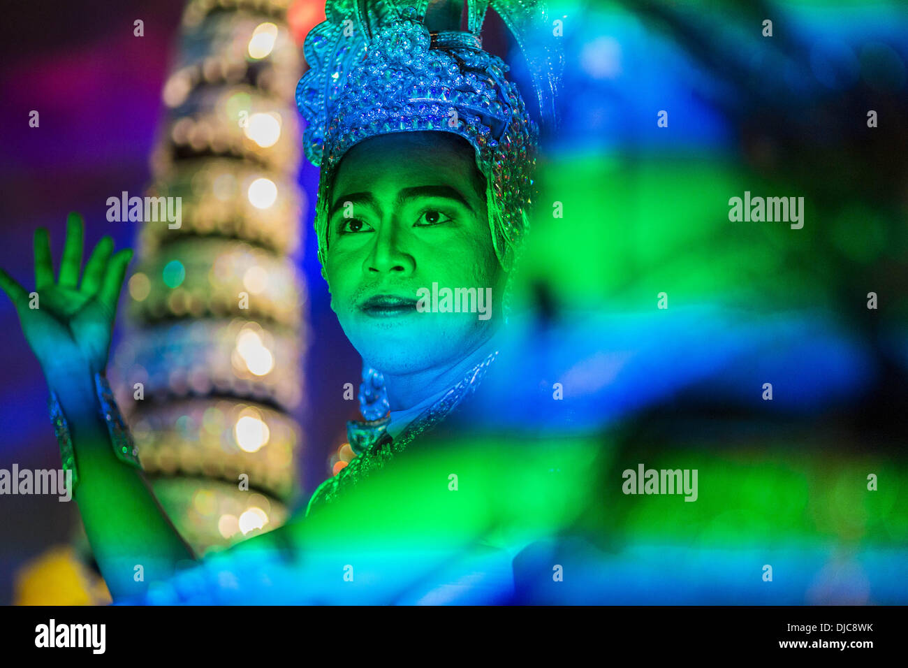 Bangkok, Thailand. 23rd Nov, 2013. The Prathom Bunteung Silp mor lam ...