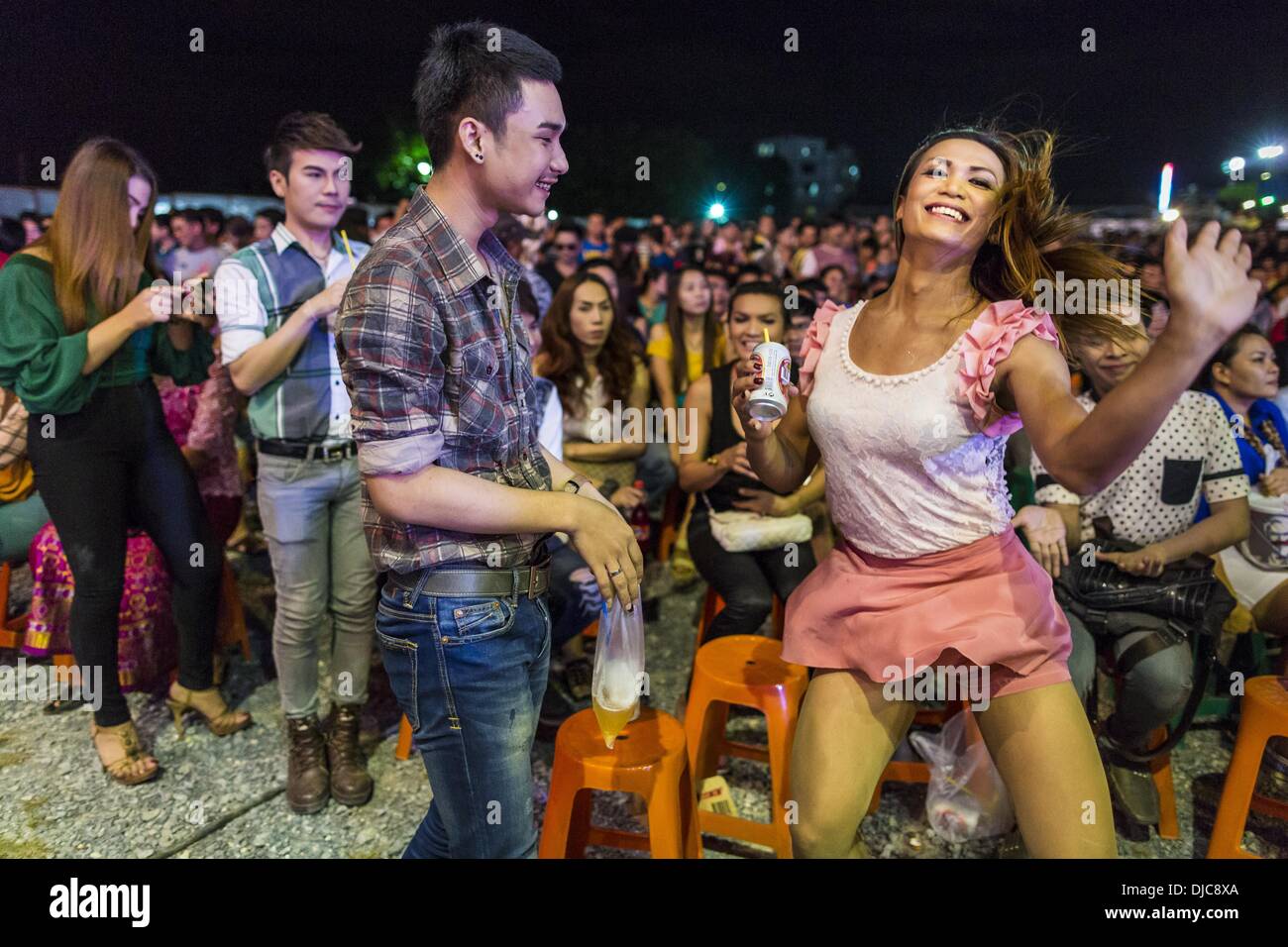 Bangkok, Thailand. 22nd Nov, 2013. Spectators dance during a Prathom ...