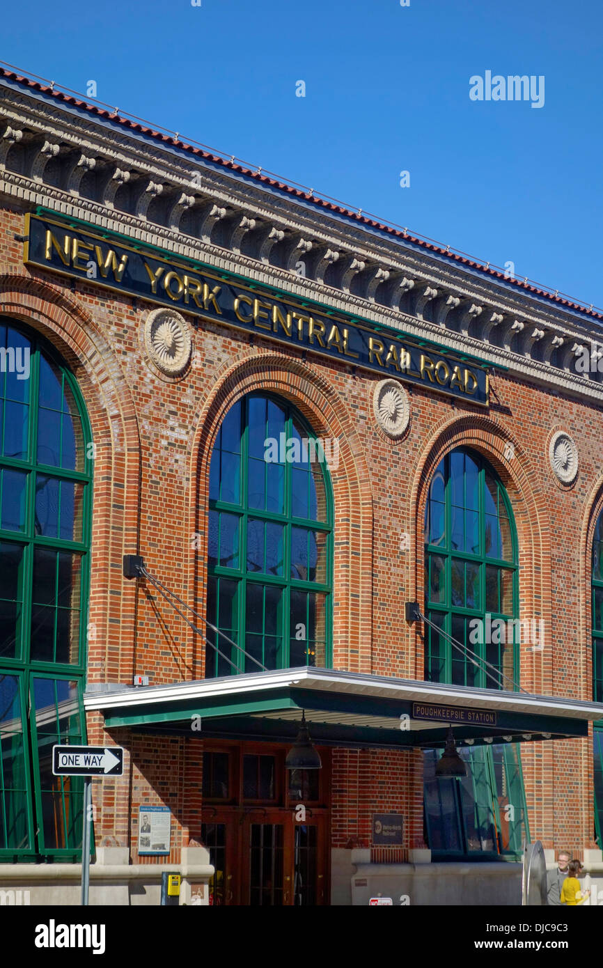 Poughkeepsie New York Metro-North railroad station Stock Photo - Alamy