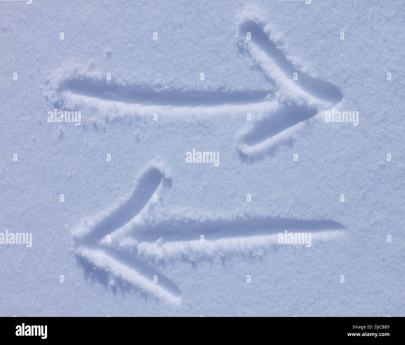 Two arrows left right hi-res stock photography and images - Alamy