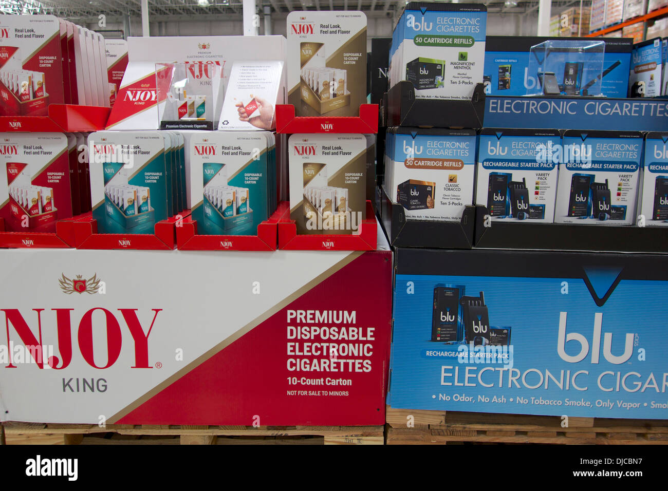 Tobacco retail hi-res stock photography and images - Alamy