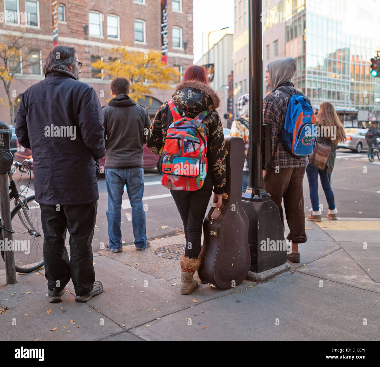 Urban musician hi-res stock photography and images - Alamy