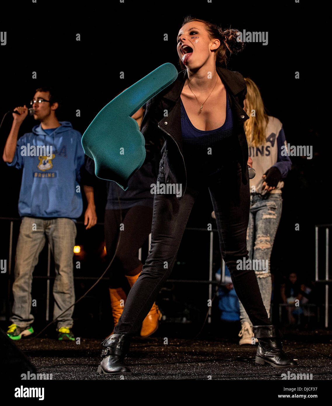 Los Angeles, California, USA. 26th Nov, 2013. Student groups perform at ...