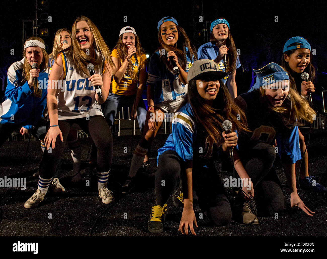 Los Angeles, California, USA. 26th Nov, 2013. Student groups perform at ...