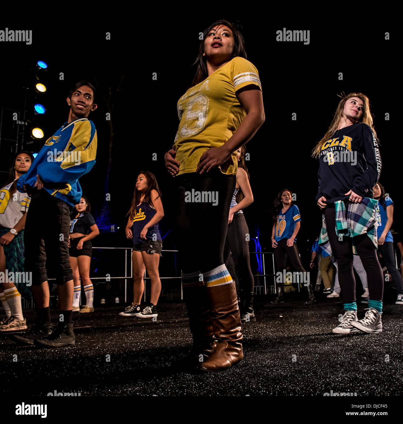 Los Angeles, California, USA. 26th Nov, 2013. Student groups perform at ...