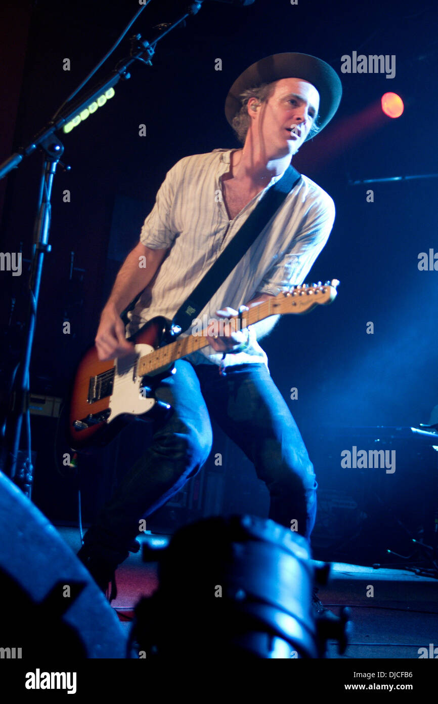 Scottish alternative rock band travis hi-res stock photography and ...