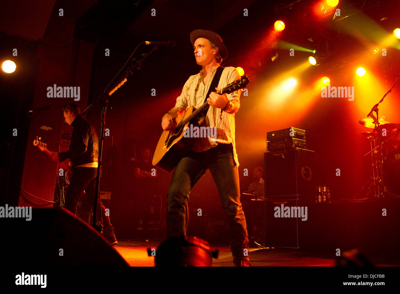 Travis singer fran healy hi-res stock photography and images - Alamy
