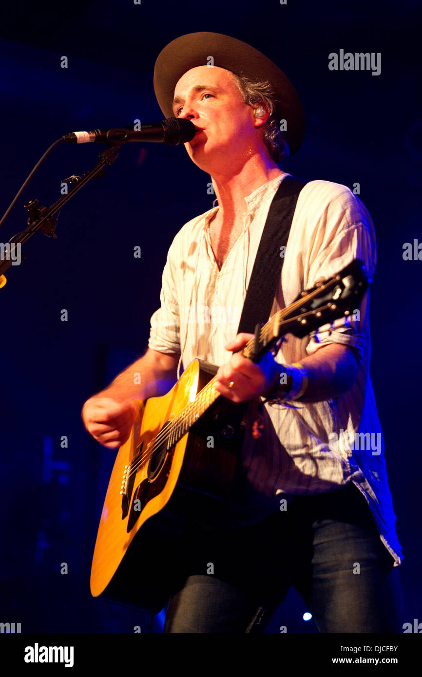 Scottish alternative rock band travis hi-res stock photography and ...