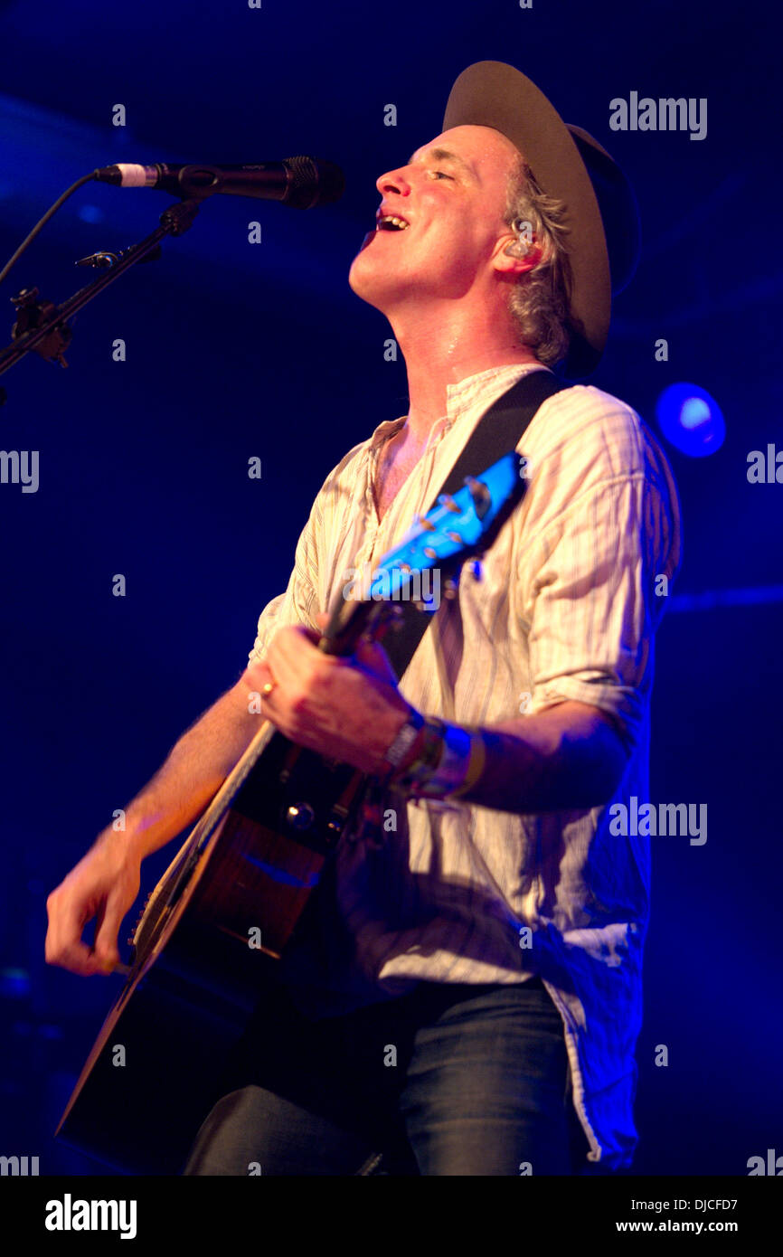 Scottish alternative rock band travis hi-res stock photography and ...