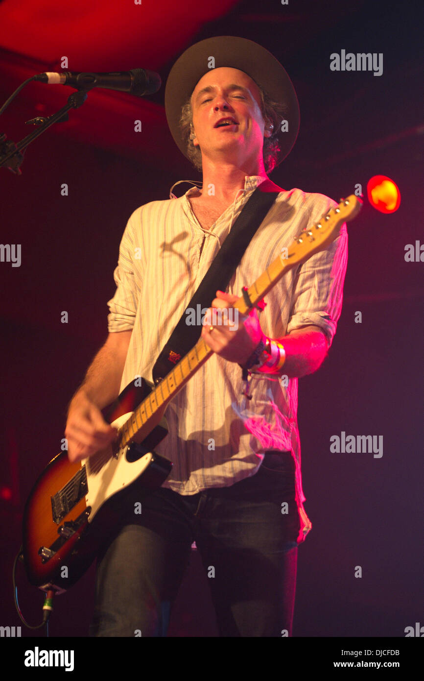 Scottish alternative rock band travis hi-res stock photography and ...