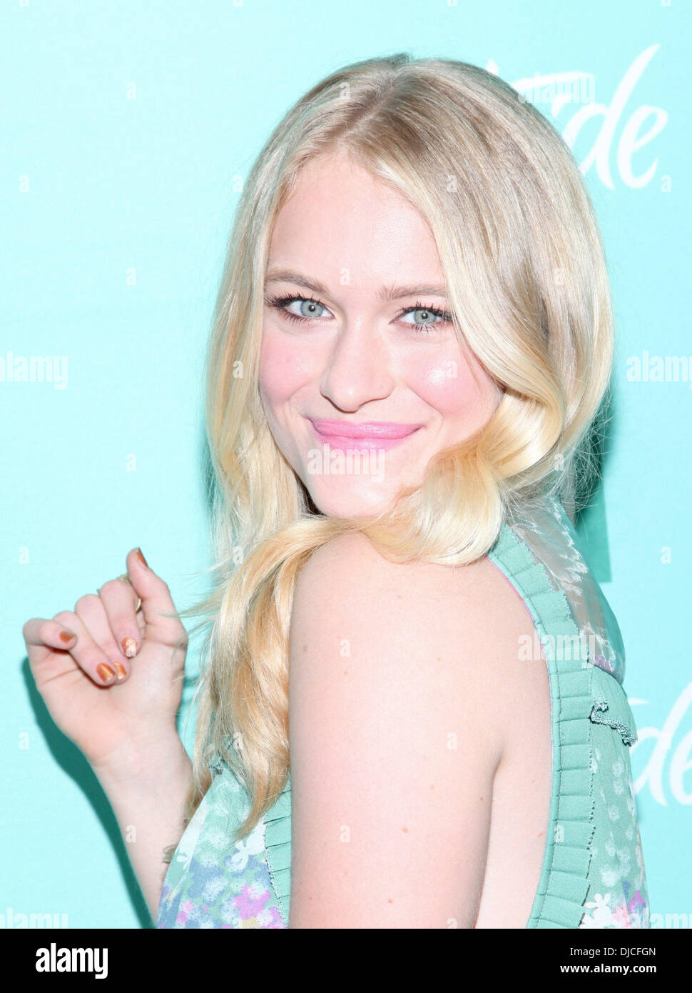 Leven Rambin 7-Eleven, Stride Gum Collaborate on Mintacular Takeover ...