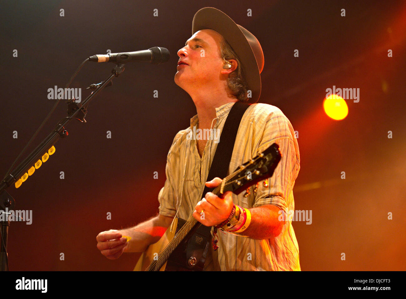 Scottish alternative rock band travis hi-res stock photography and ...