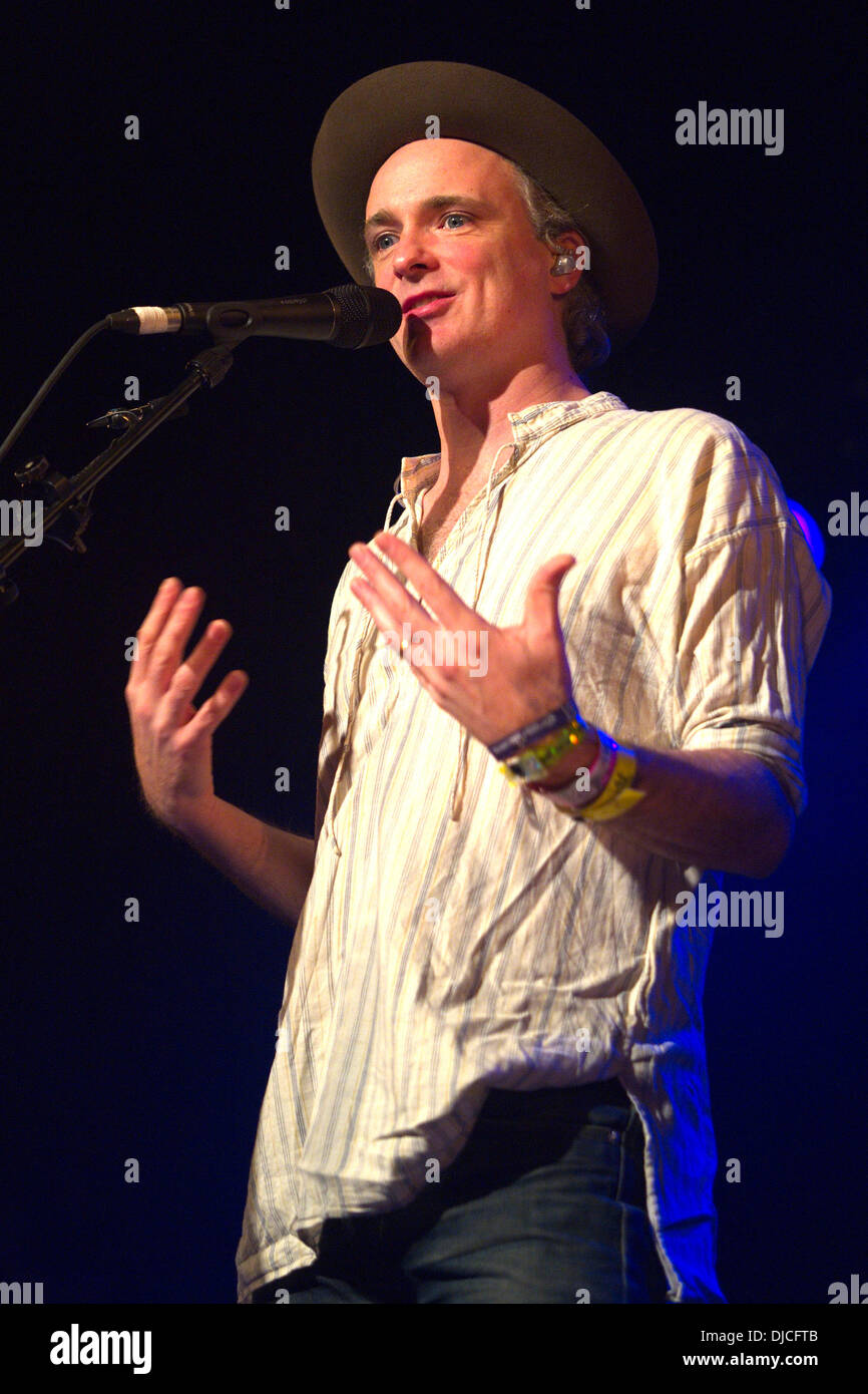 Scottish alternative rock band travis hi-res stock photography and ...