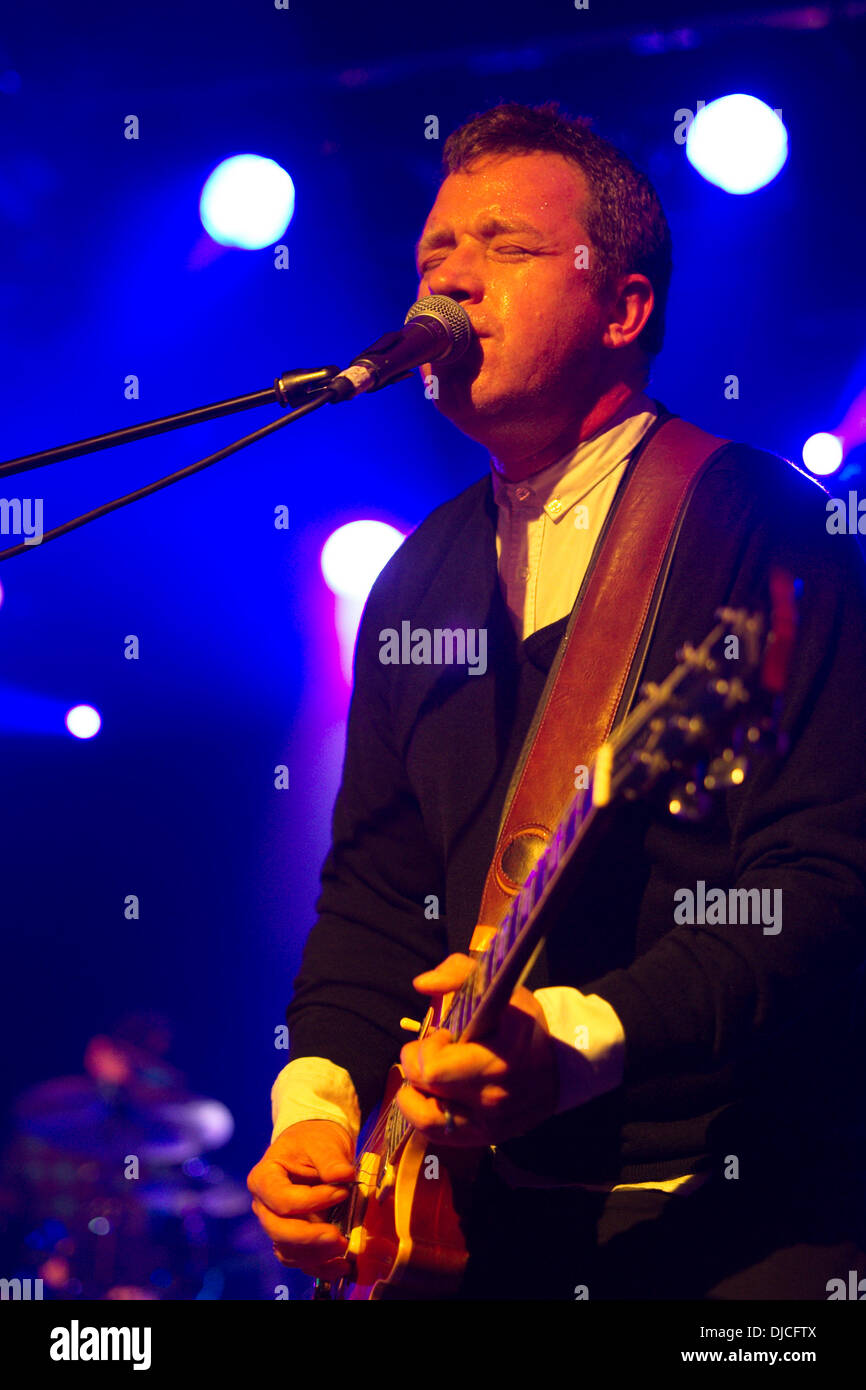 Scottish alternative rock band travis hi-res stock photography and ...