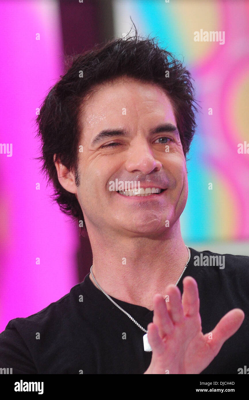 Pat Monahan Train performing live during the 'Today Show' Summer ...