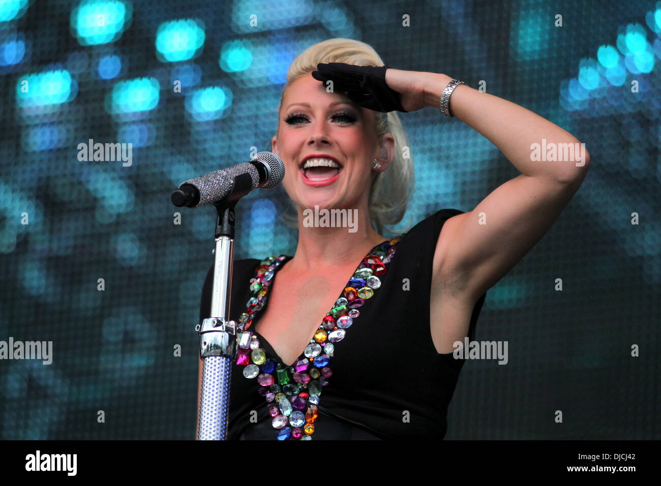 Faye tozer steps performing live hi-res stock photography and images ...
