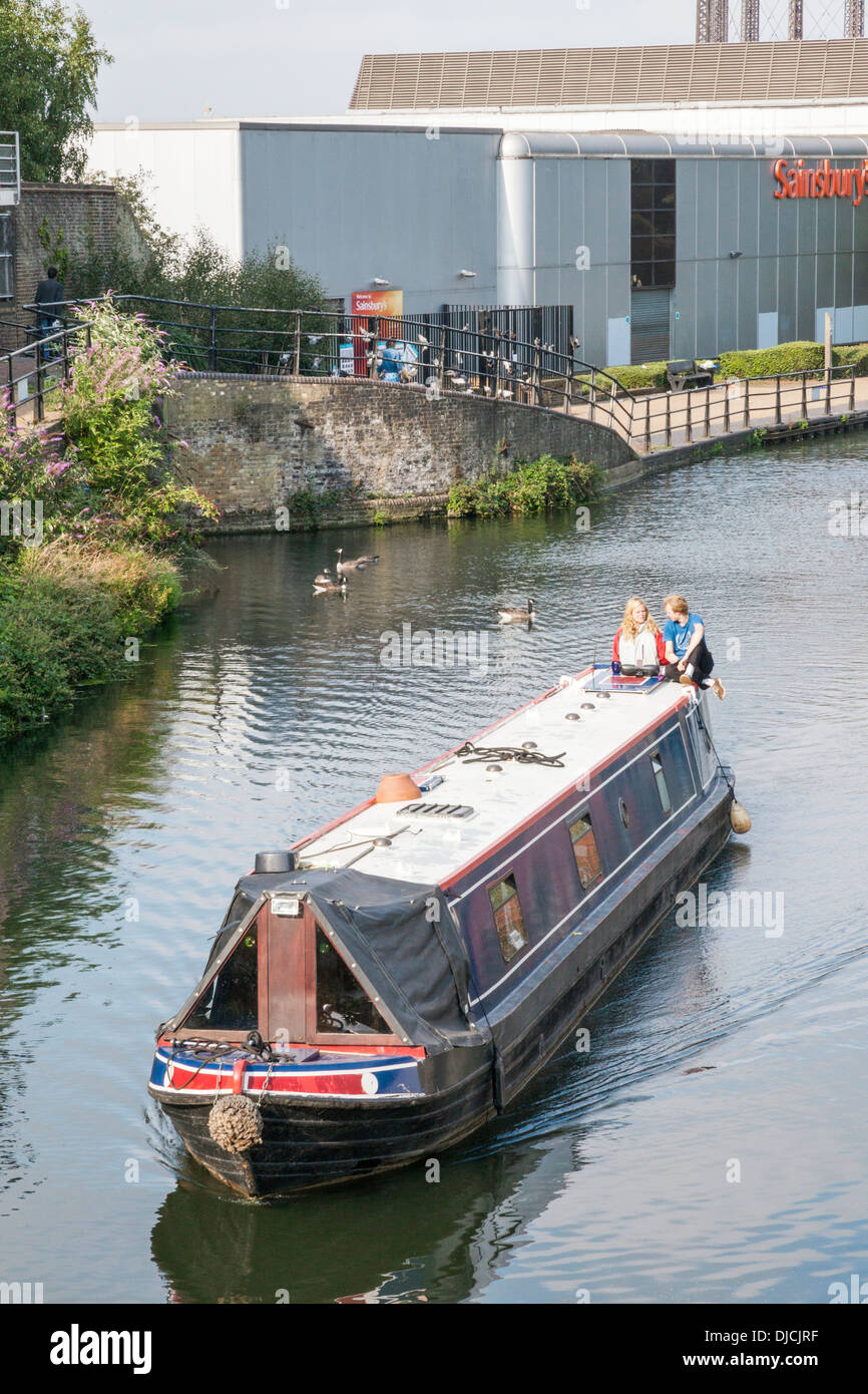 England, London, Couple on Canal Boat Stock Photo - Alamy