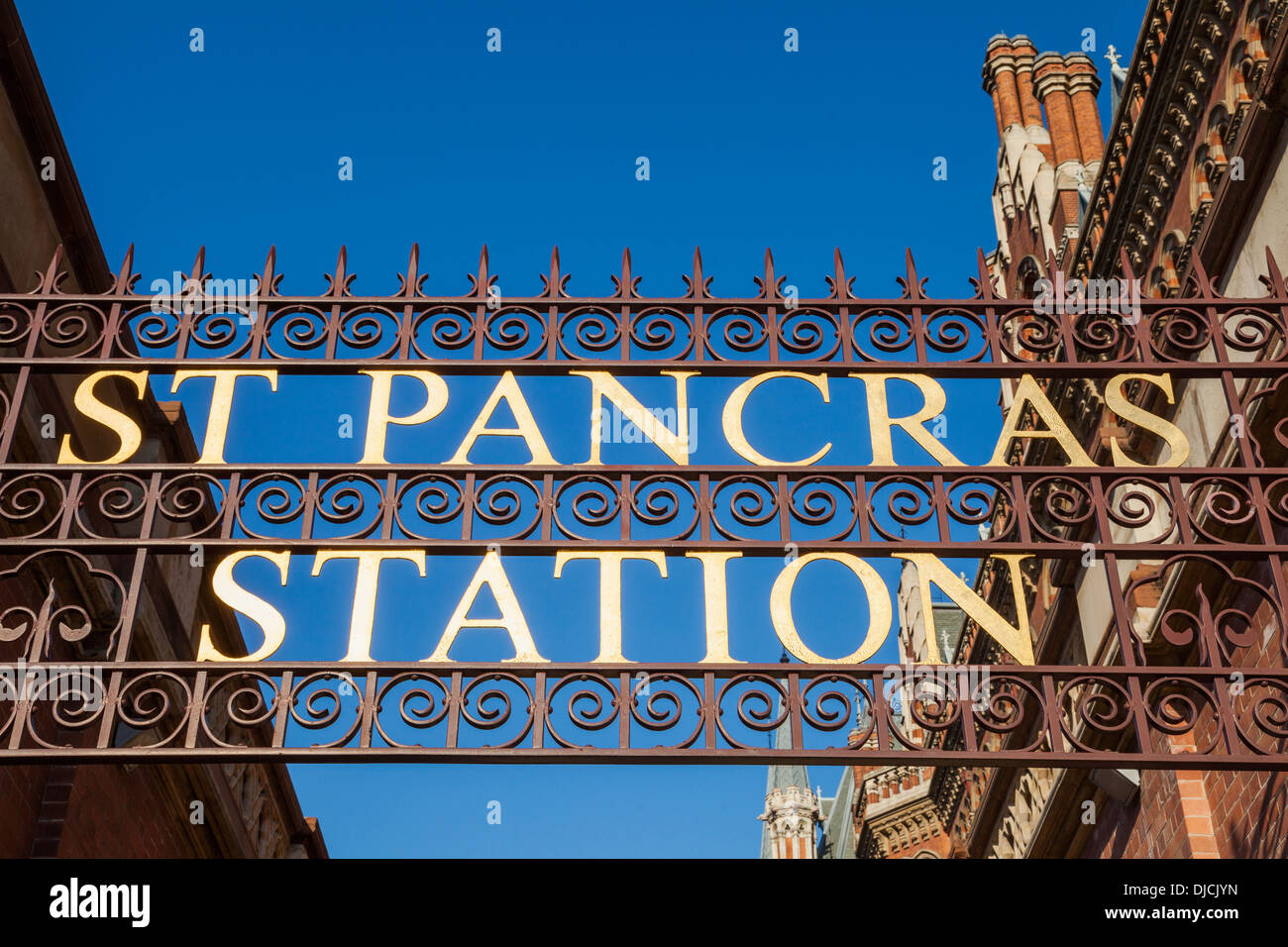 England, London, Kings Cross, St Pancras Station Sign Stock Photo - Alamy
