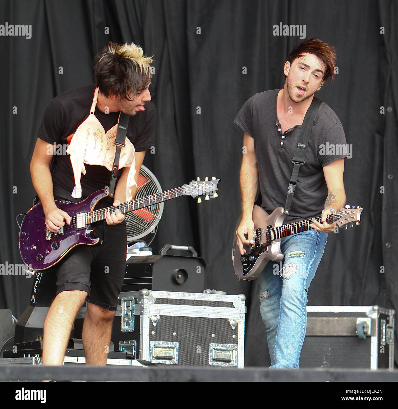 Alex Gaskarth And Jack Barakat Kissing