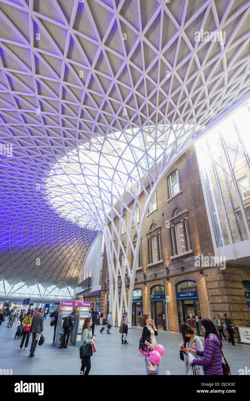 England, London, Kings Cross, Kings Cross Station, Station Concourse ...