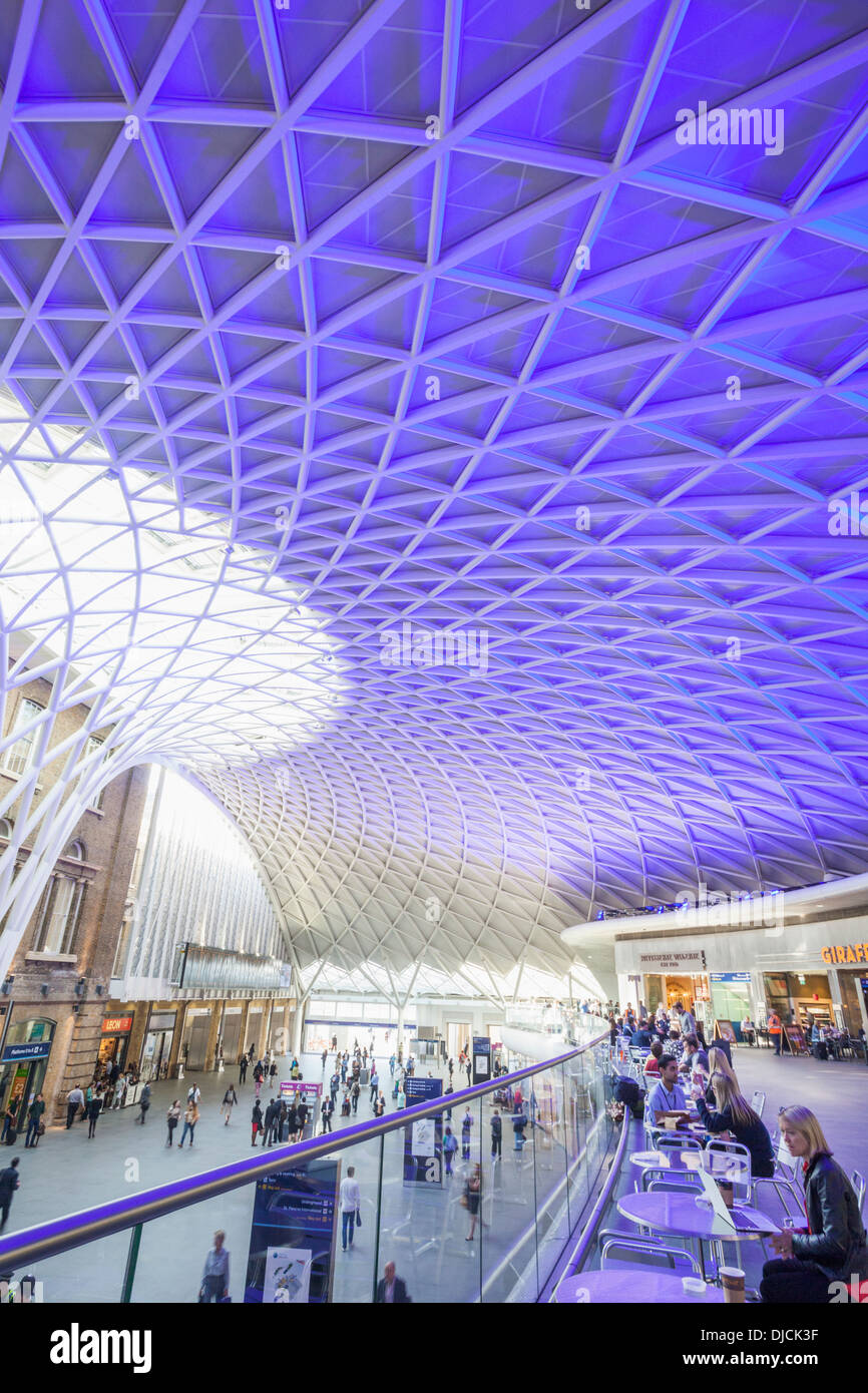 England, London, Kings Cross, Kings Cross Station, Station Concourse ...