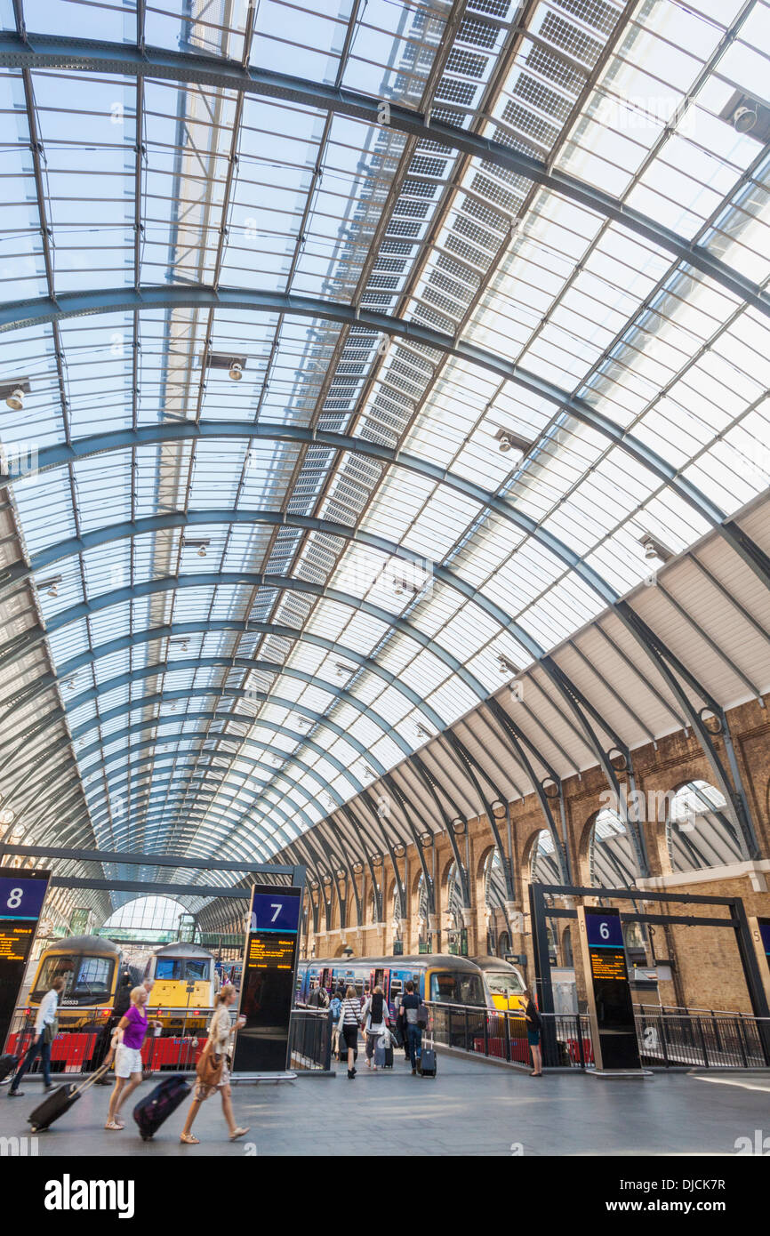 England, London, Kings Cross, Kings Cross Station, Platforms Stock ...