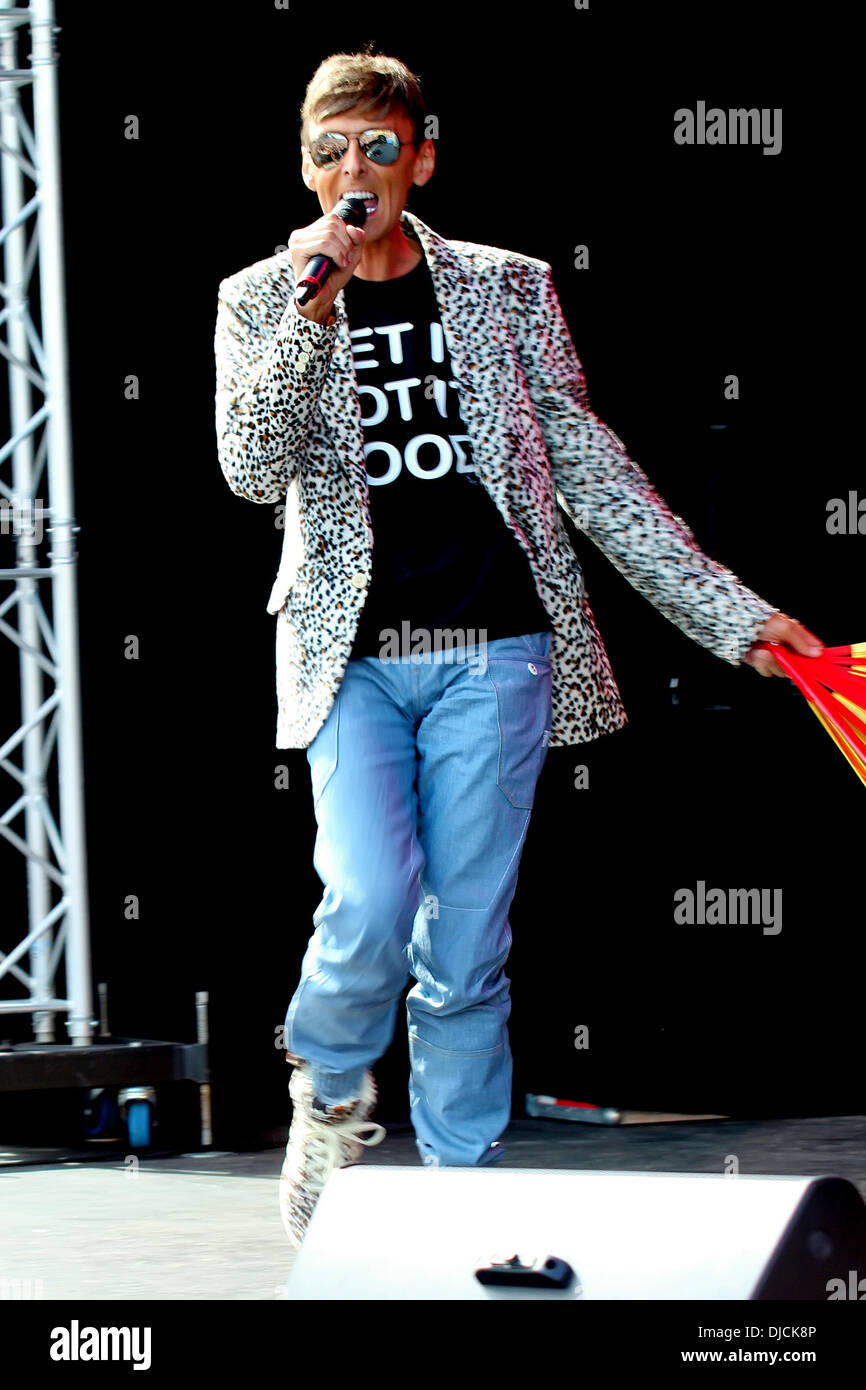 Johnny Robinson Performances at Fun In The Sun in Rhyl Rhyl North Wales ...