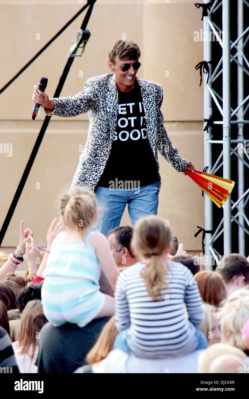 Johnny Robinson Performances at Fun In The Sun in Rhyl Rhyl North Wales ...