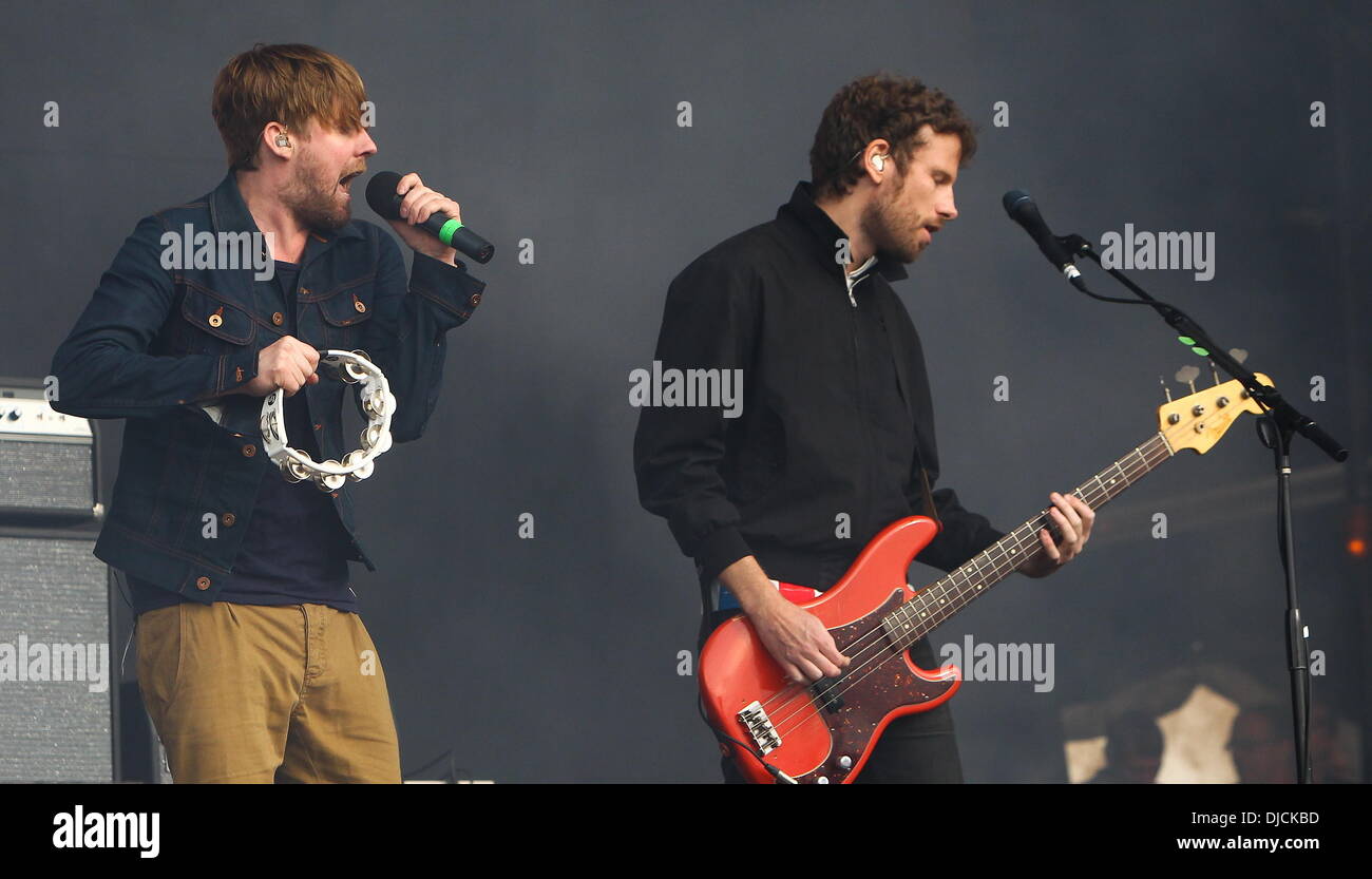 Ricky Wilson and Simon Rix of Kaiser Chiefs Reading Festival 2012 ...