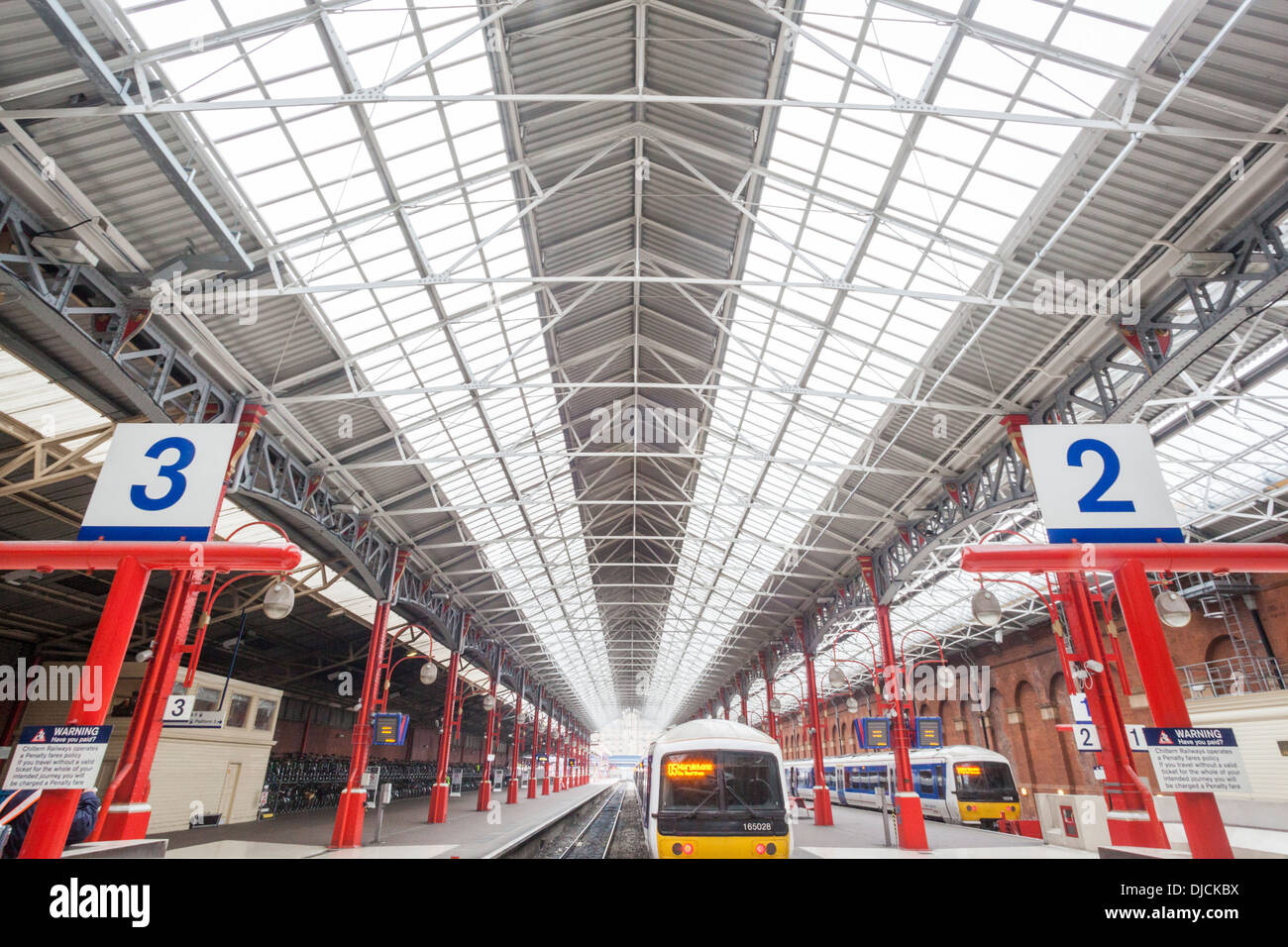England, London, Marylebone Station, Platforms Stock Photo - Alamy