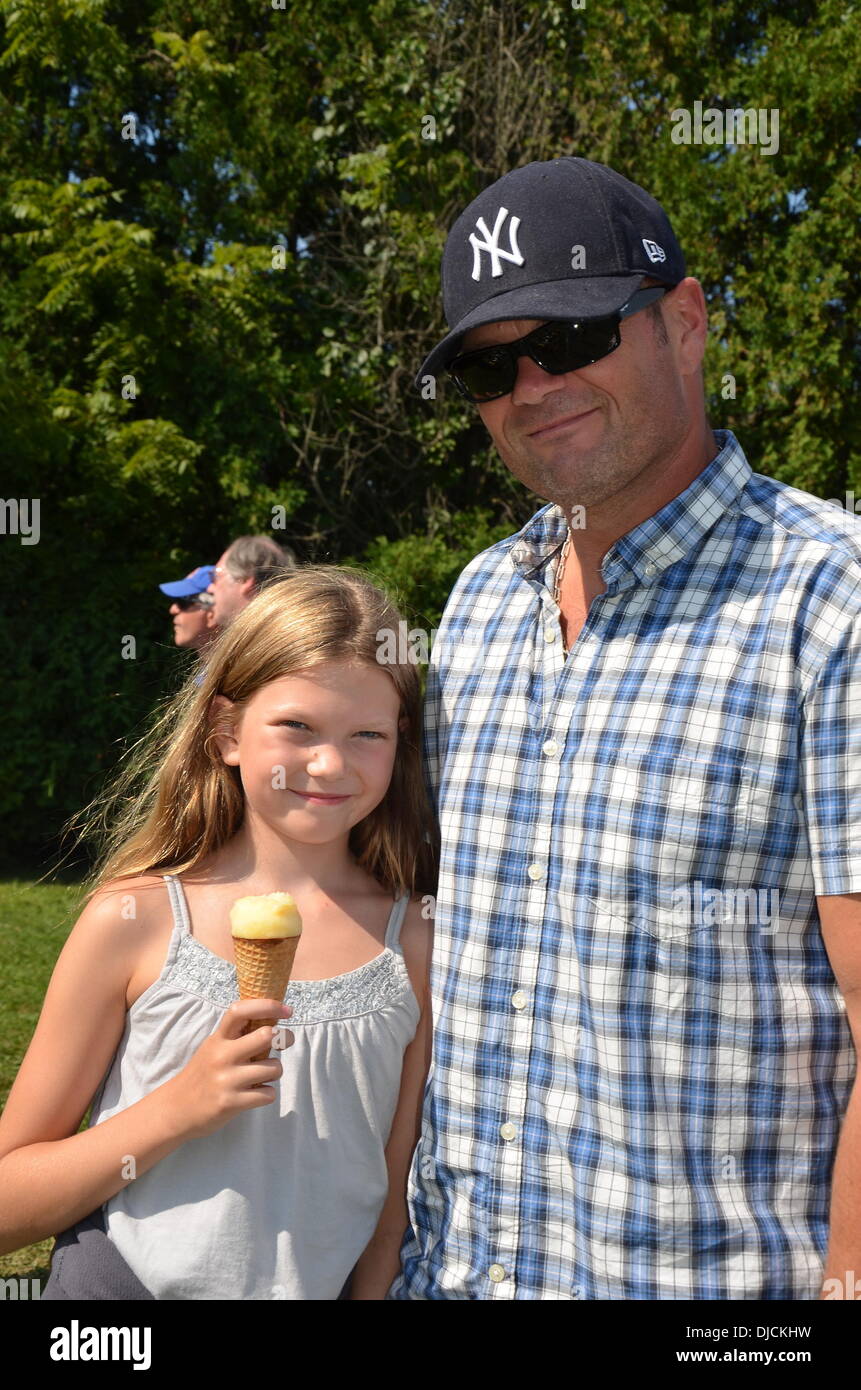 Chris Bauer and his daughter The 64th Annual Artists vs Writers ...