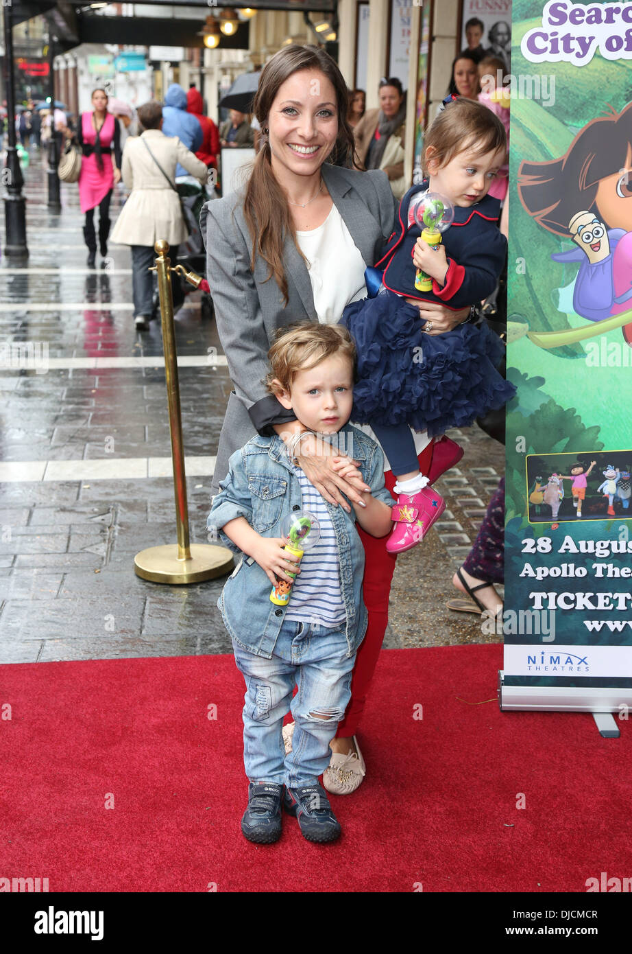 Anna Marie-Wayne Celebrity & Press Performance of Nickelodeon's Dora ...