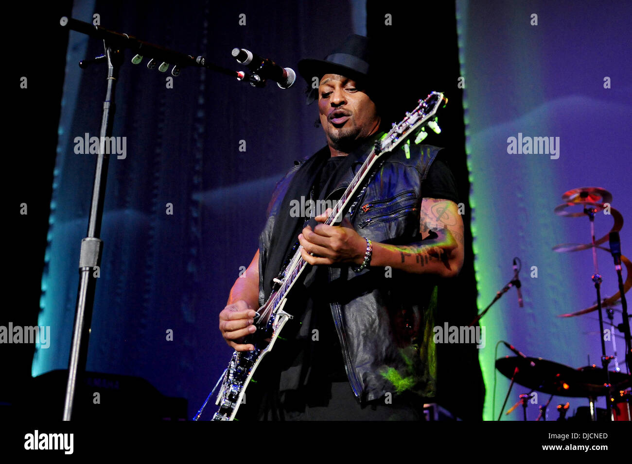 D'Angelo performs live at the American Airlines Arena as part of 'The ...