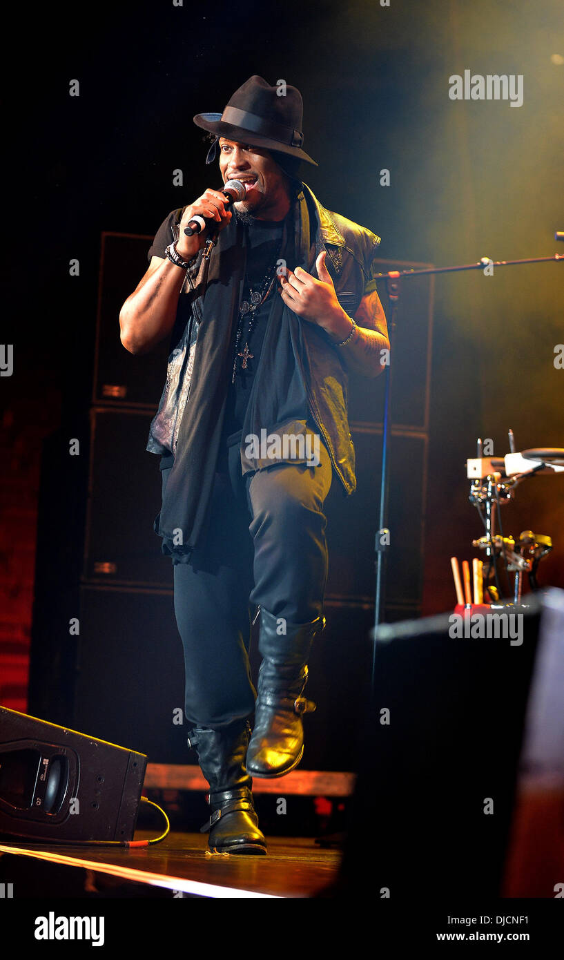 D'Angelo performs live at the American Airlines Arena as part of 'The ...